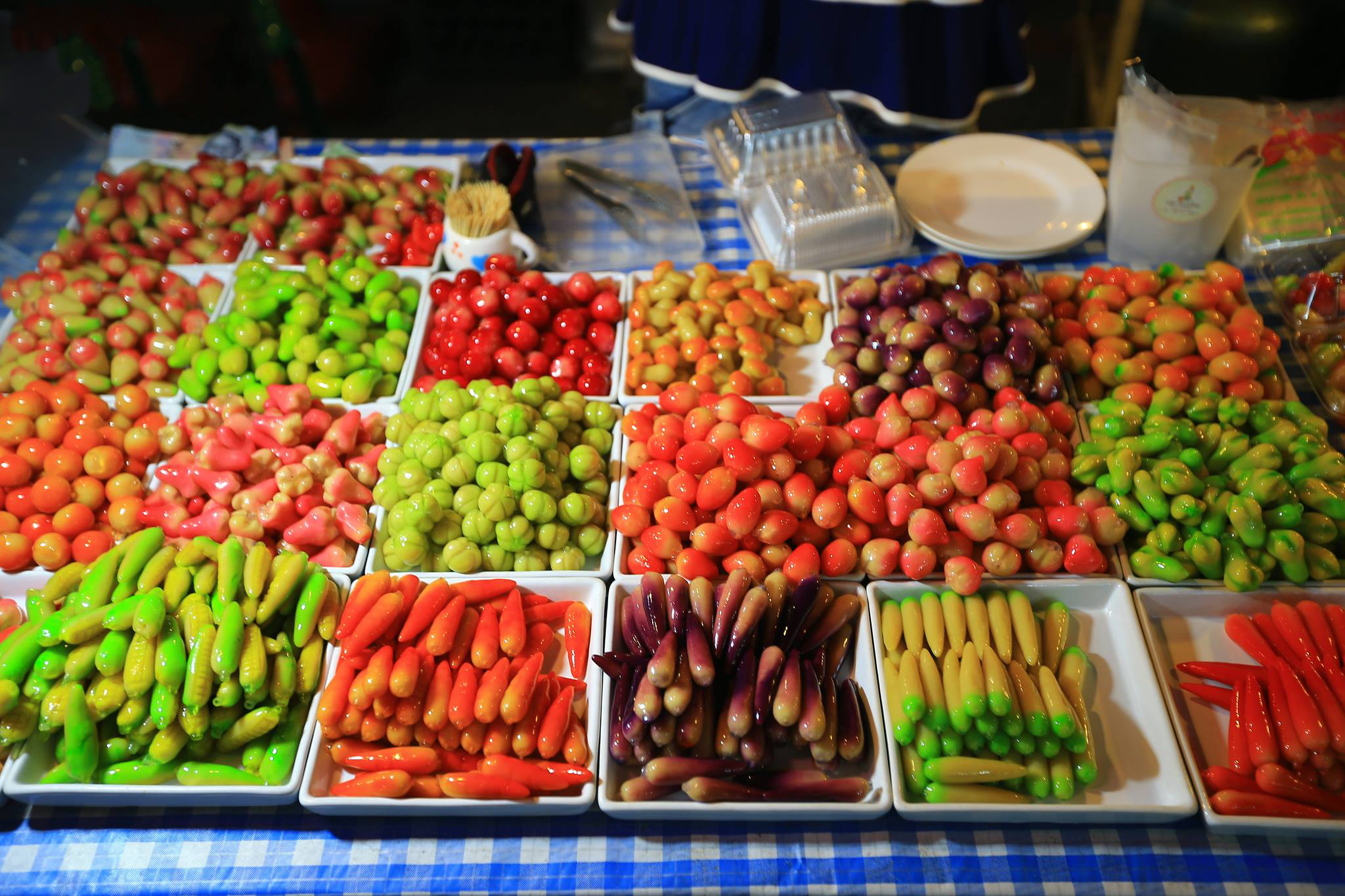 泰國自由行攻略行程：泰國布吉島 - Chaofa Weekend Market，泰國食街 - Travelliker 愛遊人